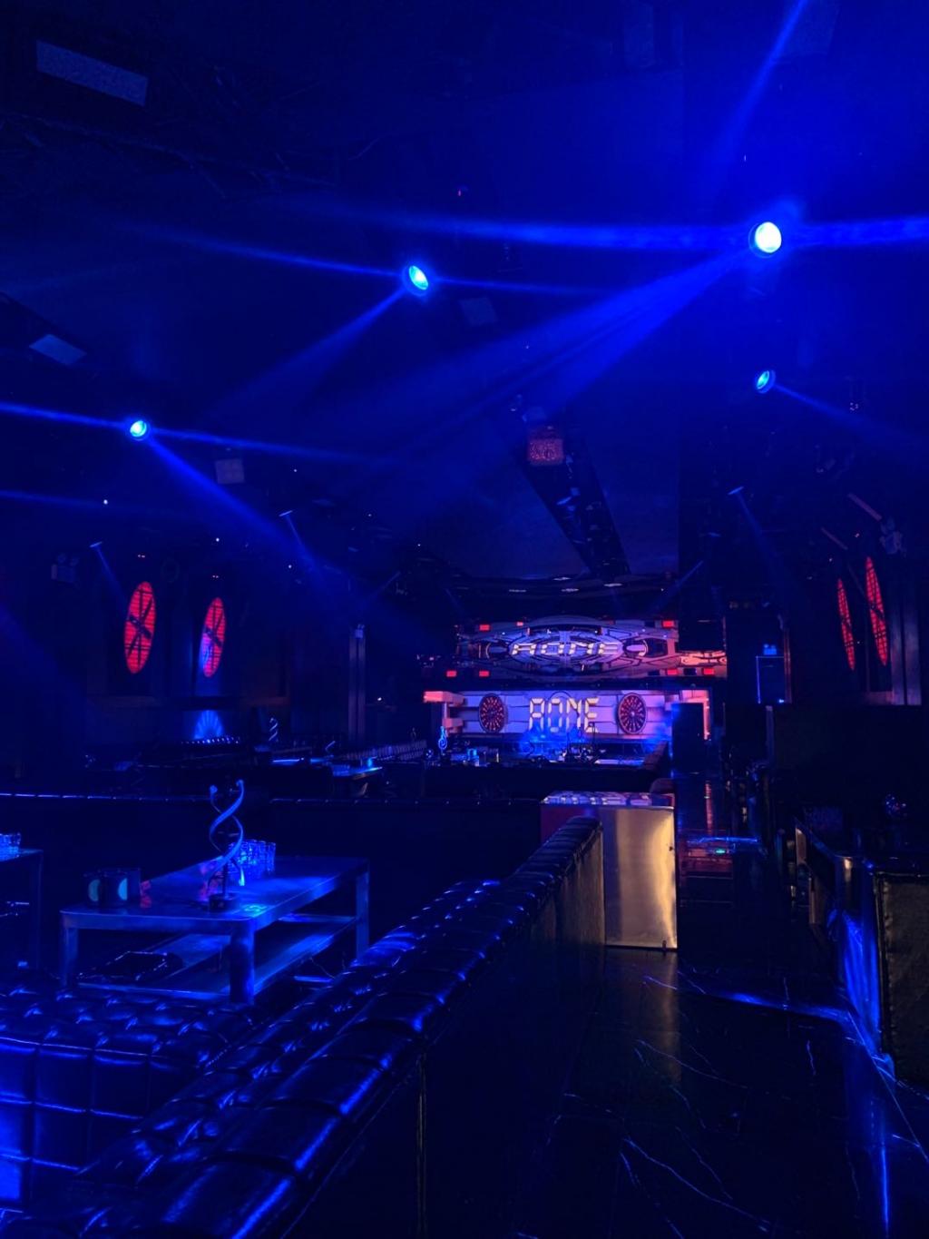 招聘：A ONE俱乐部招聘前台咨客:底薪3200+全勤300+提成服务员:底薪3200+全勤300+提成以上岗位月休3天年龄限制18～25周岁 ...